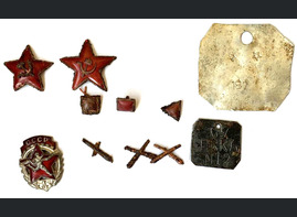 WW2 insignia and accessories: cockades, broches, rings
