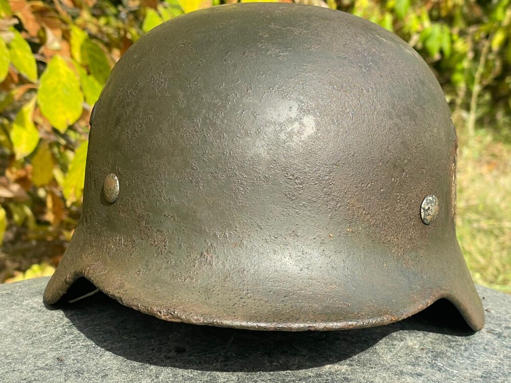 Wehrmacht helmet M40 + gasmask canister from Murmansk