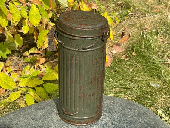 Wehrmacht helmet M40 + gasmask canister from Murmansk