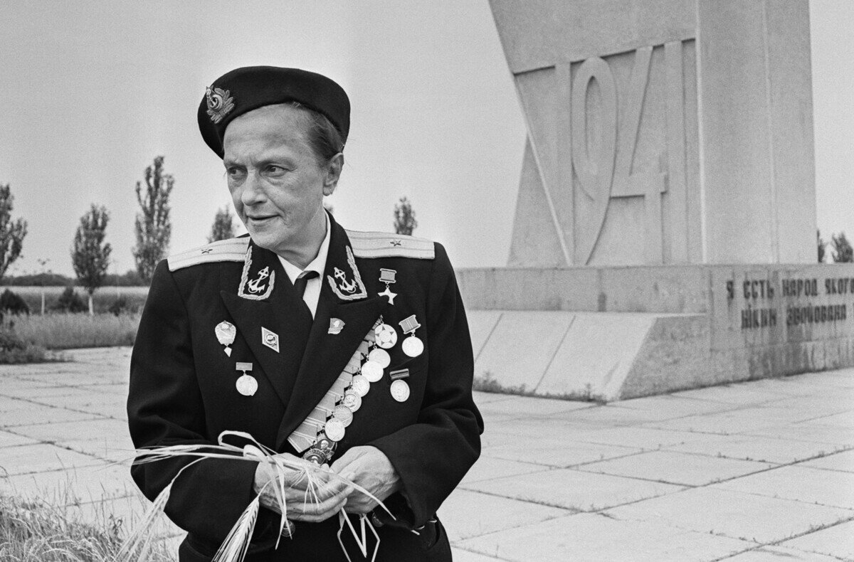Lyudmila Pavlichenko - sniper, historian. Hero of the Soviet Union