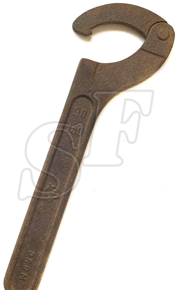 Artillery key for twisting shells